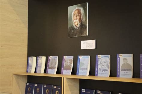 Эх хэлний дархчууд үзэсгэлэн нээжээ