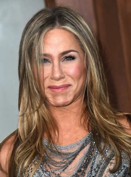 The Stars Look In Bra With No Belly Button” 54 Year Old Jennifer Aniston Puzzled Fans