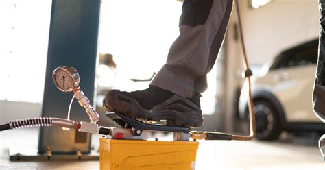 How Hydraulic Shocks Improve Vehicle Performance – ShockWarehouse