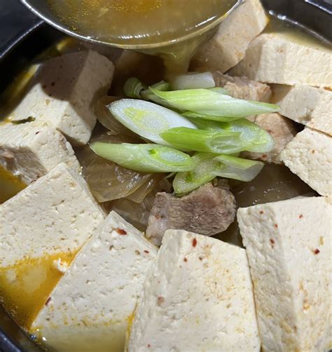 묵은지 돼지고기 스팸 두부찌개