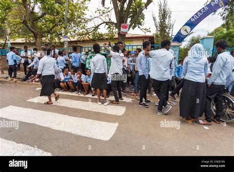 Ethiopian Students Behind Secondary School In Gondar Ethiopia Stock