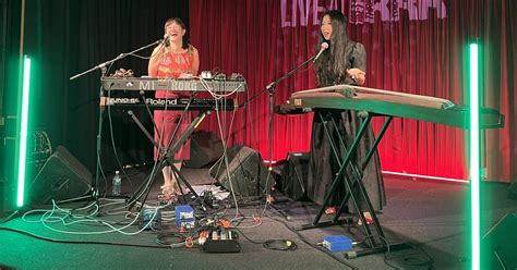 Articles Photo Gallery Mindy Meng Wang 王萌 And Sui Zhen Live At Rrr