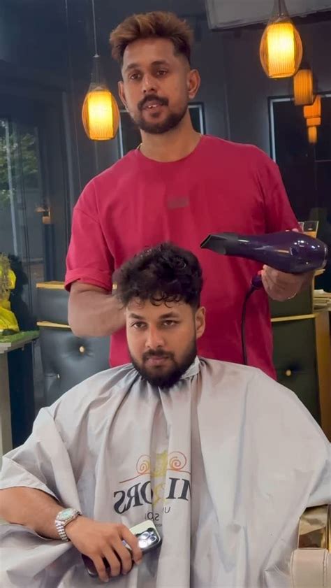 Mirrors Salon Clean Classy Confident 😍😎 කොණ්ඩේ කපනවානම් Mirrors තමයි ඉතින් 💈hair Cut By