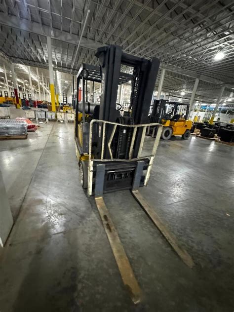 Yale 8 000 Lb Forklift 3 Stage Mast 185 Lift Height Solid Tires