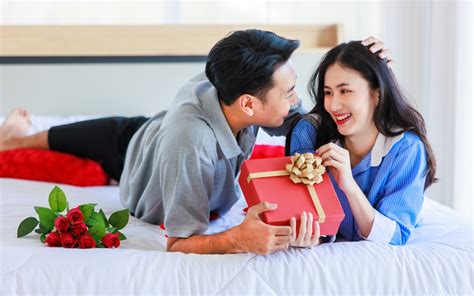 Top Professor Urges China Youth To Date More Says Hook Up Culture Cannot Replace Authentic