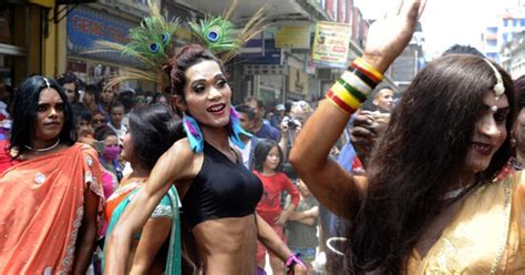 [포토]네팔 게이 퍼레이드 화려하게 꾸민 게이들