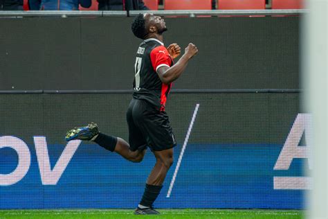 Fc Spartak Trnavaphilip Azango Autor Gólu Mesiaca November Fc Spartak Trnava