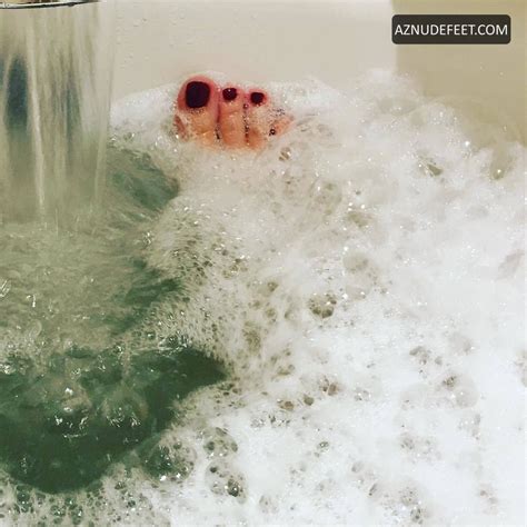 Lisa Lambe Feet Aznudefeet