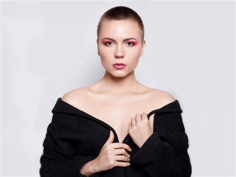 40 Beautiful Bald Women Styles To Get Inspired With