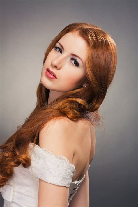 Novia Hermosa Imagen De Archivo Imagen De Elegante Novia