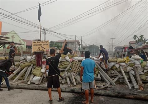 Dvb မြစ်ကြီးနား၌ ညနေပိုင်းဆန္ဒပြနေသူများကို အကြမ်းဖက်စစ်တပ်က ပစ်ခတ်ပြီး ဆိုင်ကယ်မီးရှို့