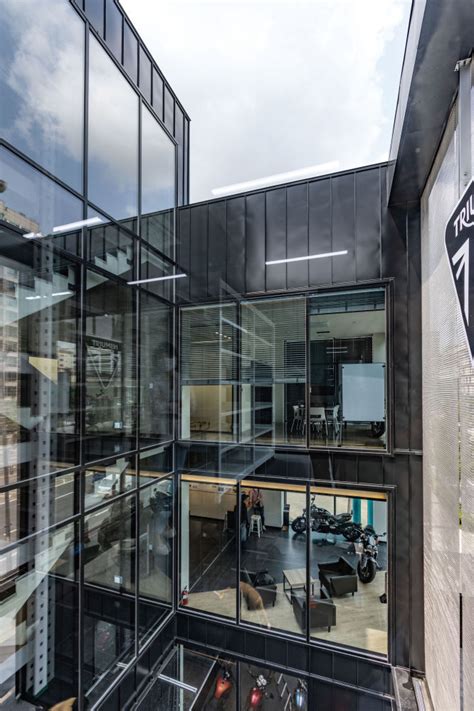 누구나 함께 즐길 수 있는 공간 트라이엄프 강서 오픈 월간모터바이크