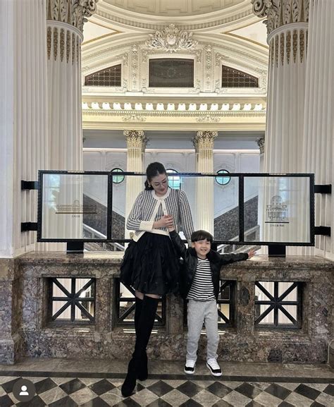 Si Ng A Con Trai T I N I N Y Khi I Du L Ch N C Ngo I H U T Anh C Khen Ng I H T L I