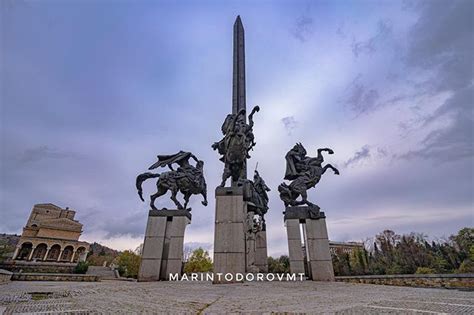 Паметник Асеневци Велико Търново открит официално на 16 ноември 1985 г за честването на 800