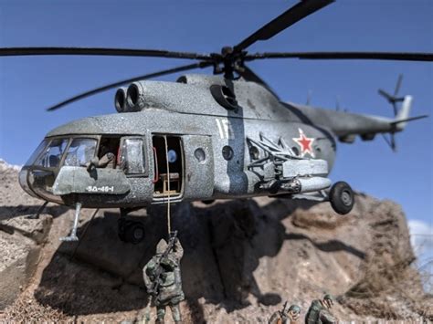 Mil Mi-8T Hip-C, Zvezda 1:72 von Theo Peter