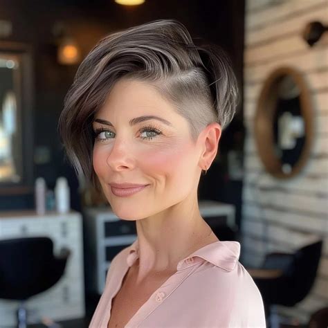 Top 106 Short Female Haircuts For Thick Hair Polarrunningexpeditions