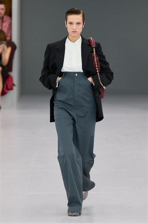 この春夏の本命トレンド、90年代ミニマルが叶う7つのリアルスタイルtips Vogue Japan