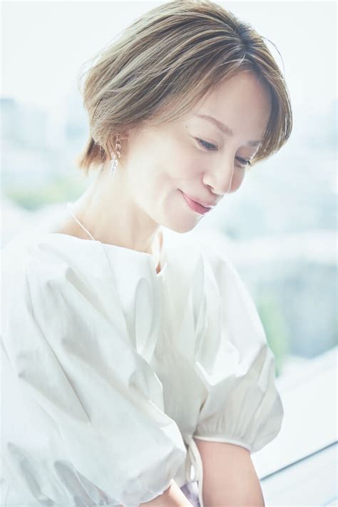鈴木亜美「自分の歌声が嫌い」それでも小室哲哉の“ひと言”で歌いつづけた25年間 Qjweb クイック・ジャパン ウェブ