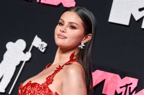 Selena Gomez Red Dress Big Breasts Cleavage Hot Celebs Home