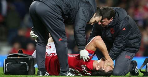 Zlatan Ibrahimovic Injury Man Utd Ace Out For Nine Months Surgery