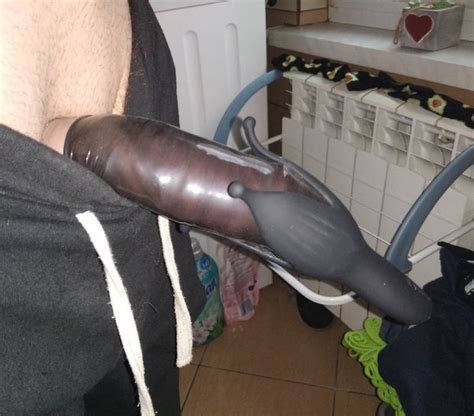 Foto Black Condom And Demogorgon Toy