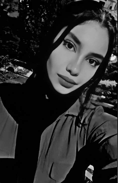 بالاترین مهسا موگویی نوجوان ۱۹ ساله ای که با دست خالی چهار بسیجی را کتک زده بود شب بعد او را