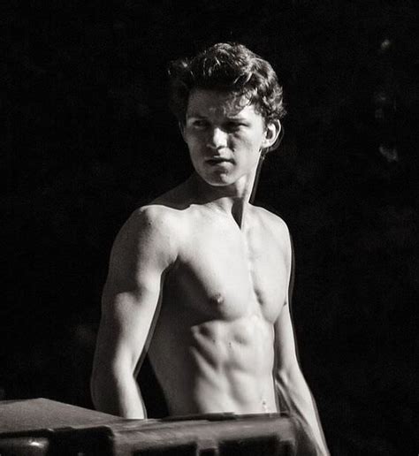 Top 10 Hottest Tom Holland Pics Esmale Blog Essentially For Men