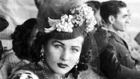 فى ذكرى رحيلها الـ14 تعرف على ابنة الملك فاروق التى عملت مترجمة صور