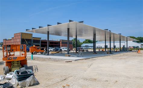 Two New Businesses Under Construction On War Memorial In Peoria Il