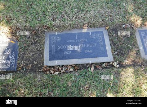 Thuy Trang Grave