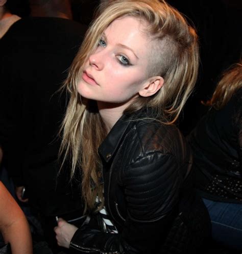 The Natruism Blog Avril Lavigne Shows Her New Haircut In Paris