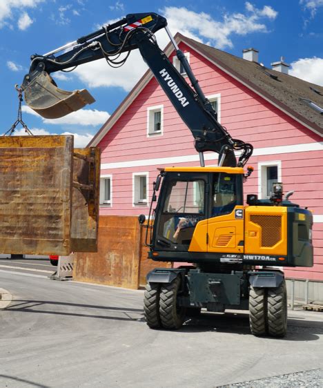 Hw170a Cr 17 Tonne Compact Radius Wheeled Excavator Hcee