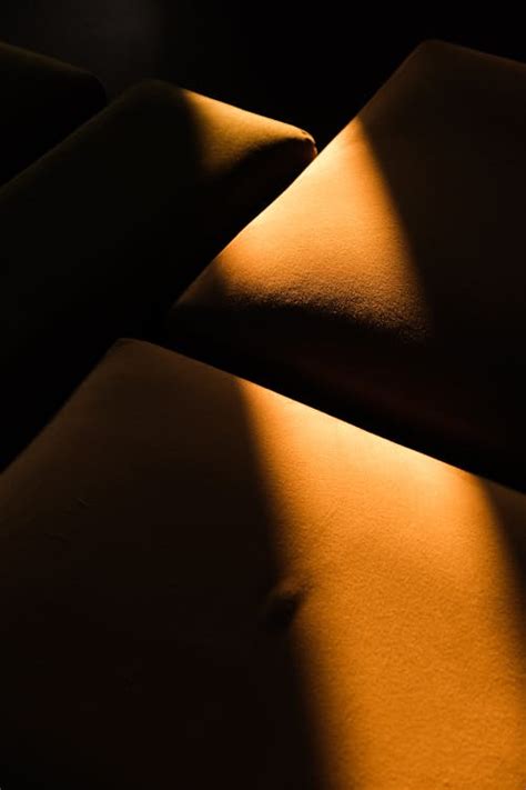 가구 가벼운 갈색 관념적인 구성 그림자 기하학 단순한 대조 디자인 따뜻한 모양 미니멀 부드러운 분위기