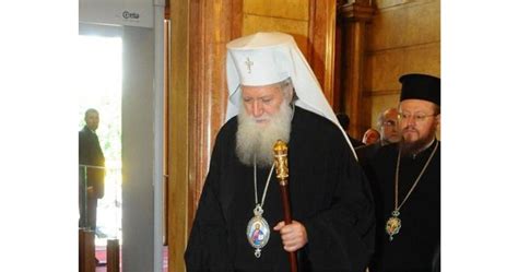 Михаил Миков договори с патриарха повишение на заплатите на свещениците