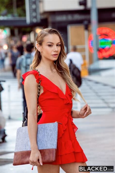 Naomi Swann Wallpicsnet Wallpapers Photos Pictures Backgrounds