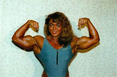 Paula Suzuki Biceps
