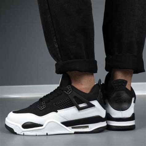 خرید و قیمت کتونی ایر جردن 4 مشکی سفید