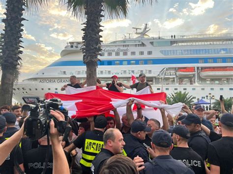 ბათუმის პორტში მიმდინარე აქციაზე 9 ადამიანი დააკავეს