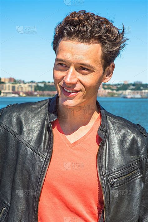 纽约年轻人的户外肖像