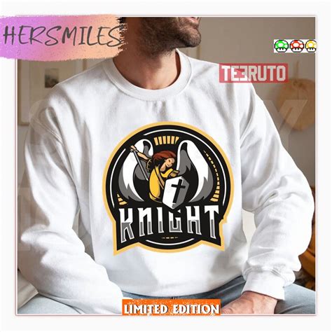 Knight Round Design Hoodie Hersmiles
