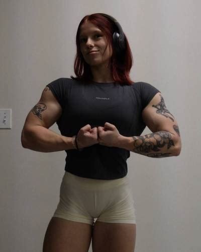 Girl Biceps Rock Tumbex