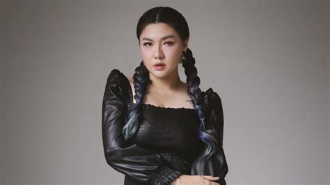 Foto Vicky Shu Kenang Lomba 17 Agustus Masa Kecil Sering Menang Balap Karung