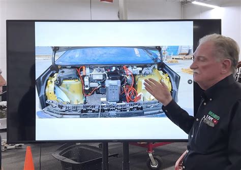 Munro Analyzes The Cybertruck Dual Motor Frunk Closeup And Interior