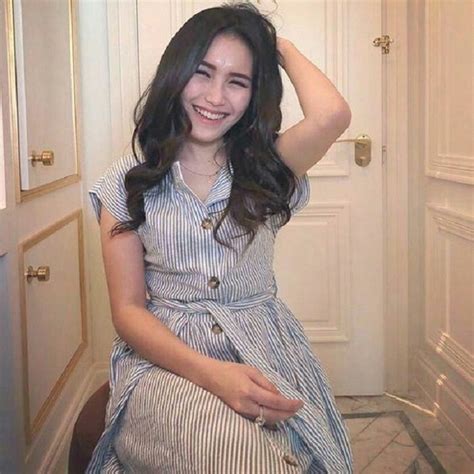 Pin Oleh Momo For Life Di Ayu Aktris Artis Dewi