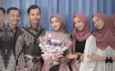 Gadis Kembar Dilamar Pria Kembar Viral Di Medsos Ternyata Punya Nama