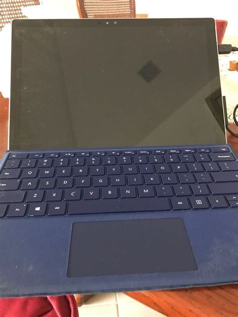 Surface Pro 2 Screen Freeze Not Working But With Keyboard Charger And Hdmi Adapter Computers