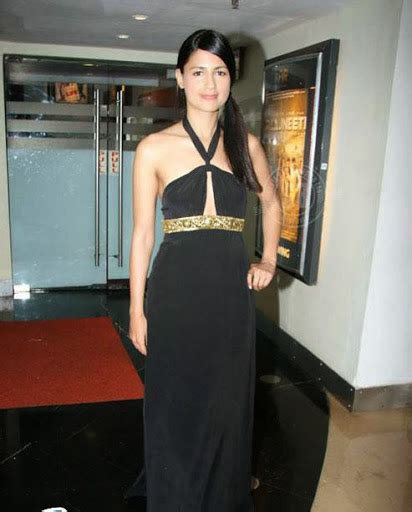 Aruna Shields Hot Bikini Image Gallery Images Photos Pics Cinemagigs