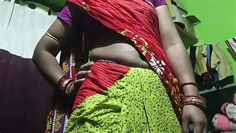 Indische Erste Nacht Eines Frisch Verheirateten Desi Schönes Mädchen Mit Süchtigem Ehemann