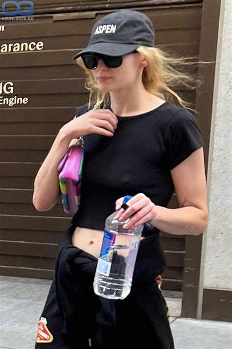 Sophie Turner Nude Hot Leaked Pics Naked Uncensored