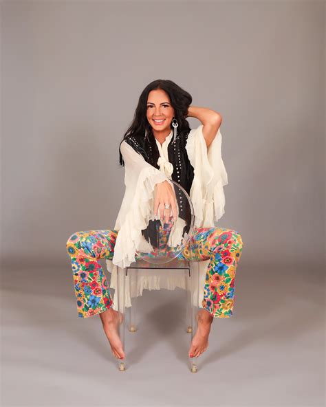 Charitybuzz Meet Sara Evans With 2 Tickets To The We Got The Best Tour
